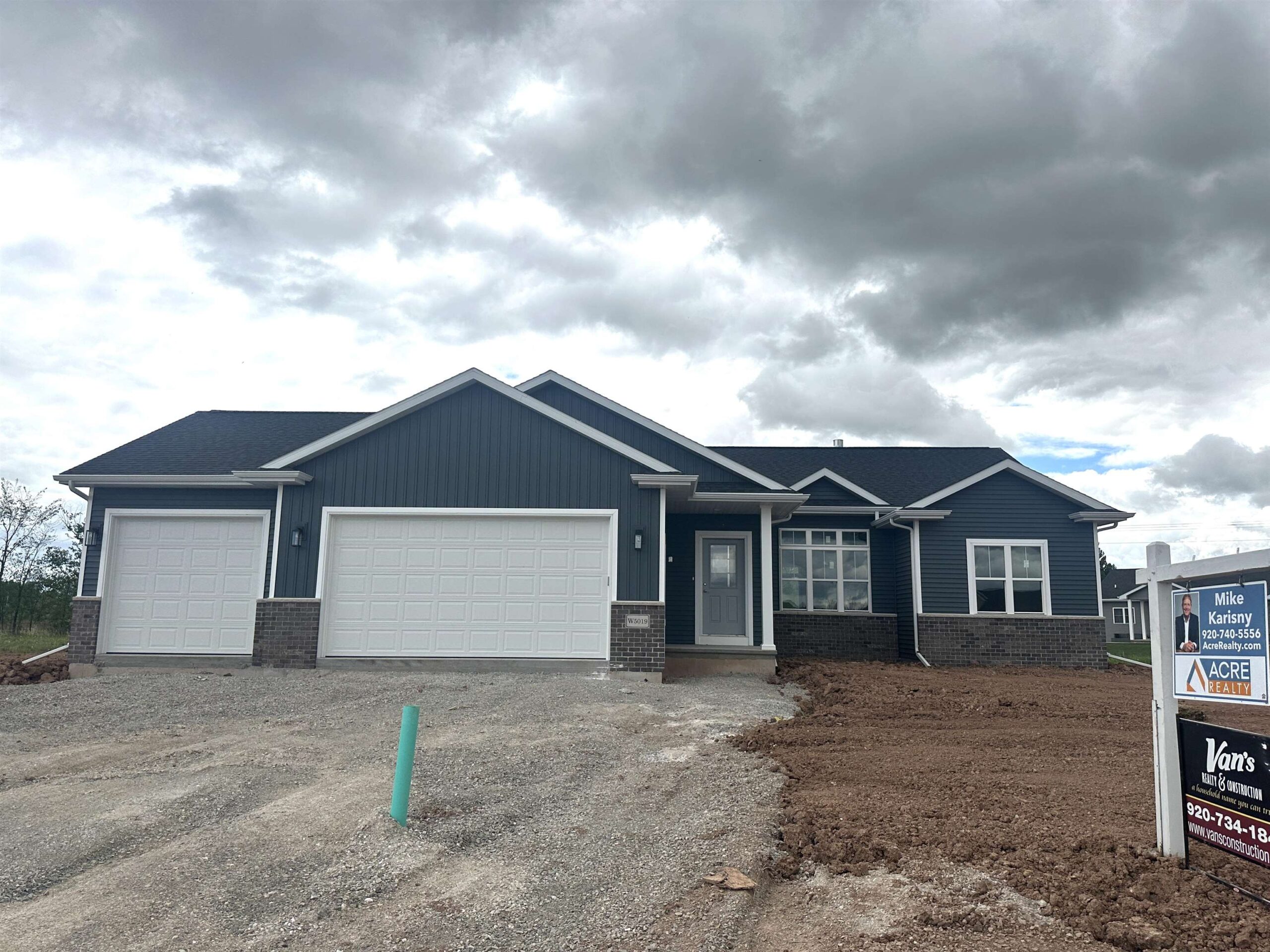 BLUE HERON Circle SHERWOOD WI 54169 - Adashun Jones