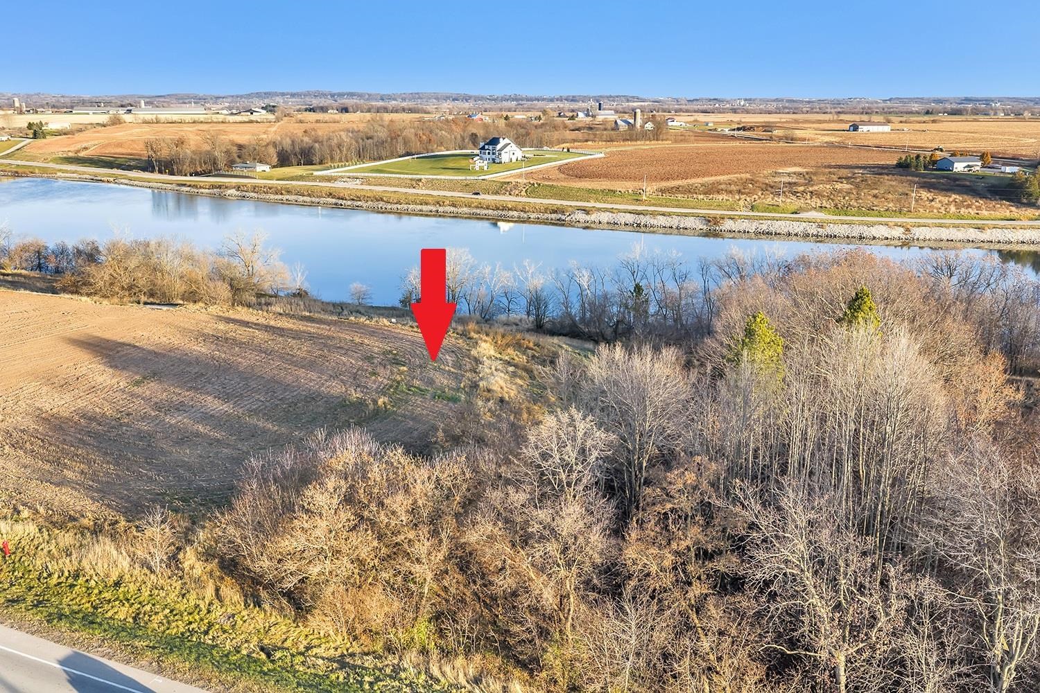 4351 LOST DAUPHIN 6 DE PERE WI 54115 - Adashun Jones