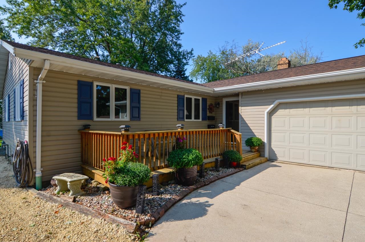 GRAND Avenue BRILLION WI 54110 - Adashun Jones