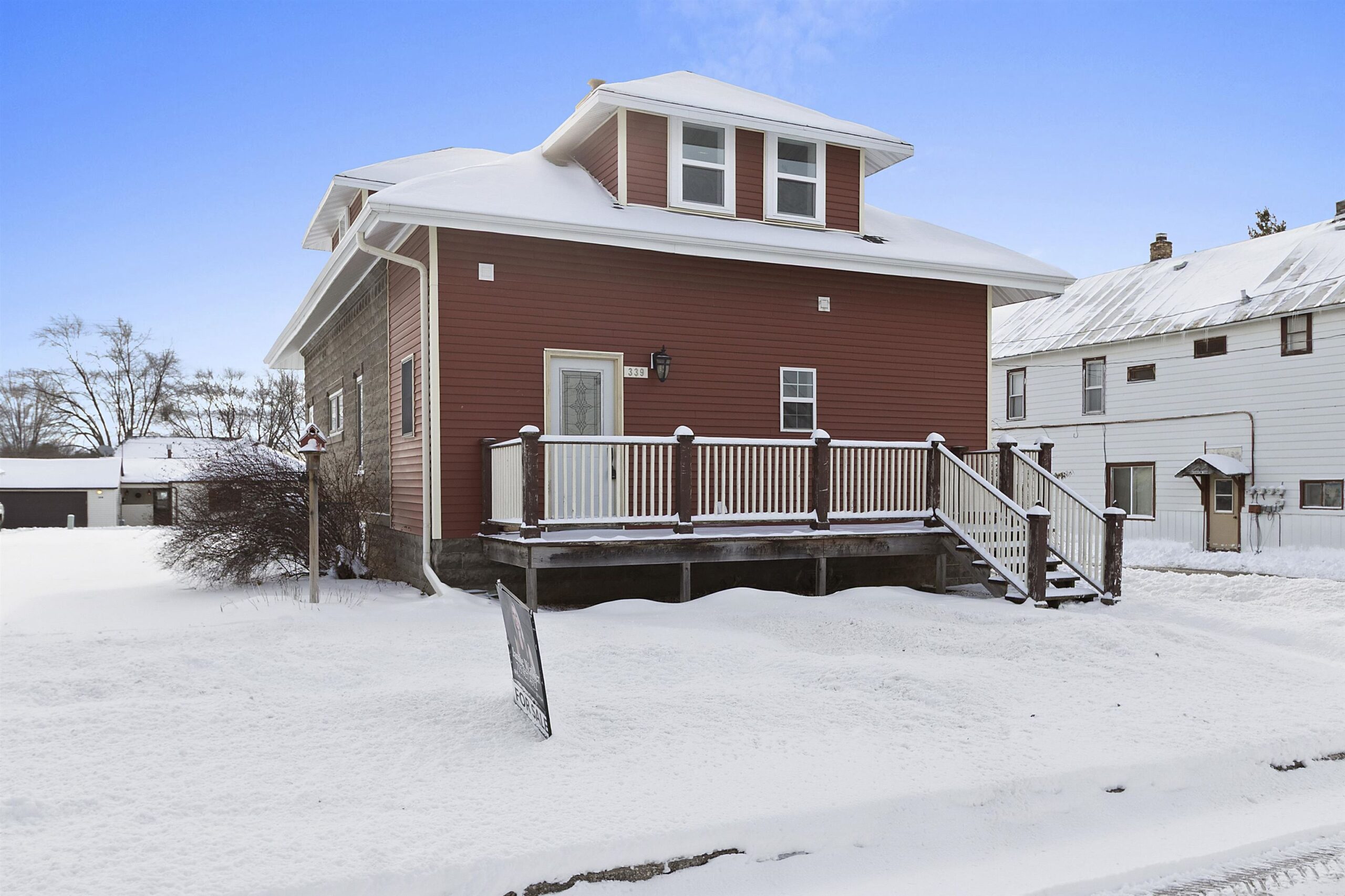 339 MAIN W LENA WI 54139 - Adashun Jones